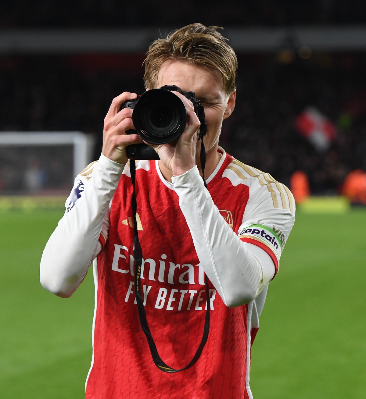 Feirer som at de har vunnet et trofé - men kanskje er ikke det så rart om man ser på denne ...