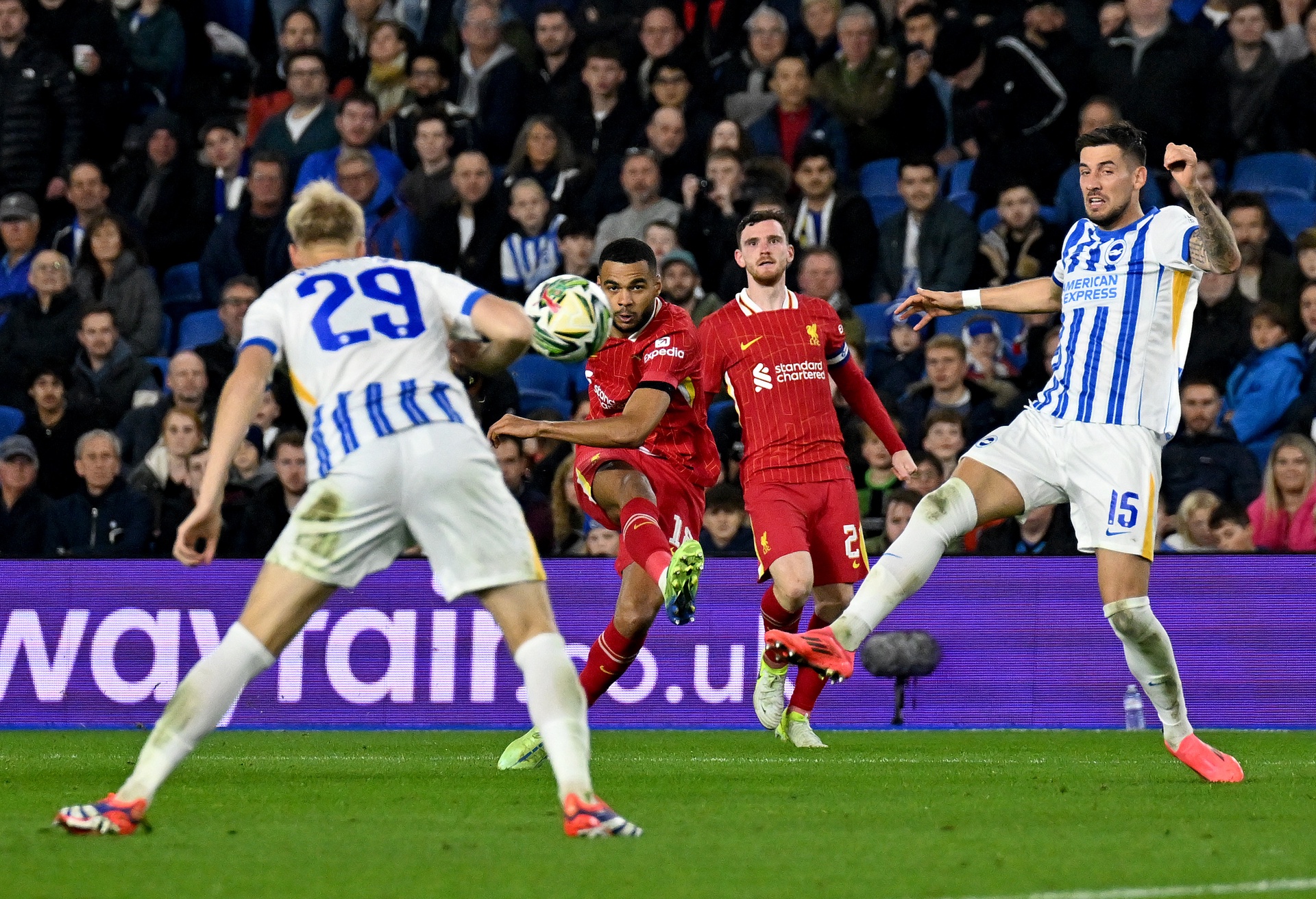 Jeg vet ikke om det er sesongens beste kamp, men det er er en god en ...