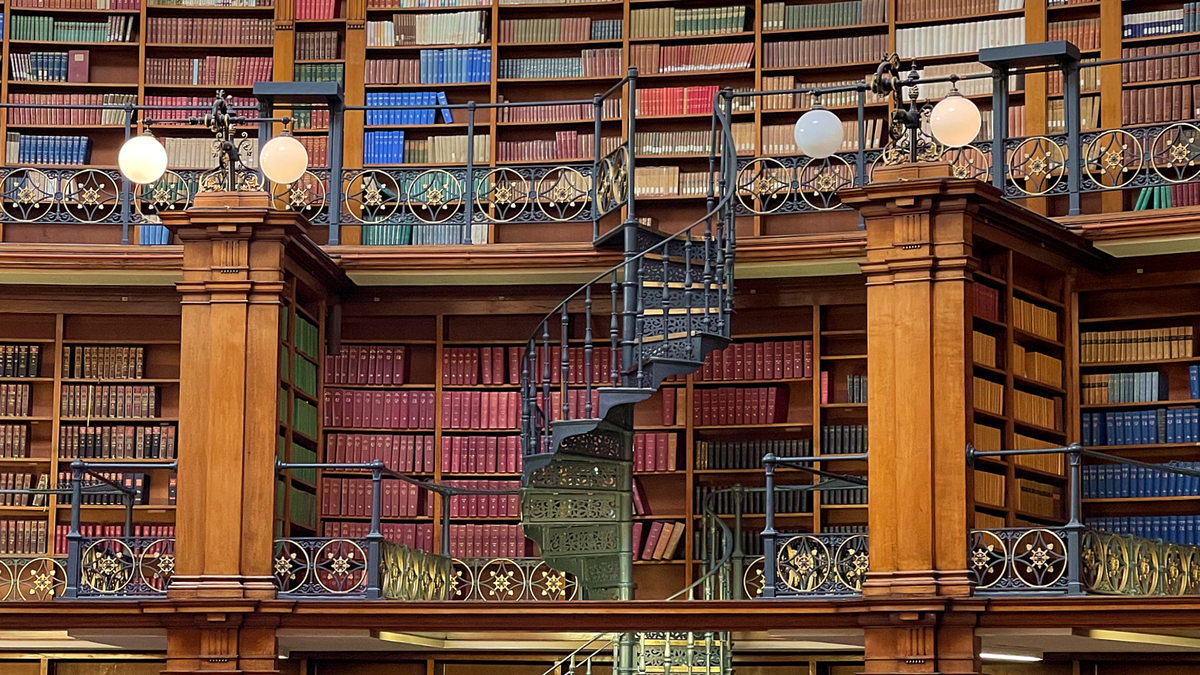 Et av byens flotteste fotomotiver finner man på biblioteket | Liverpool ...