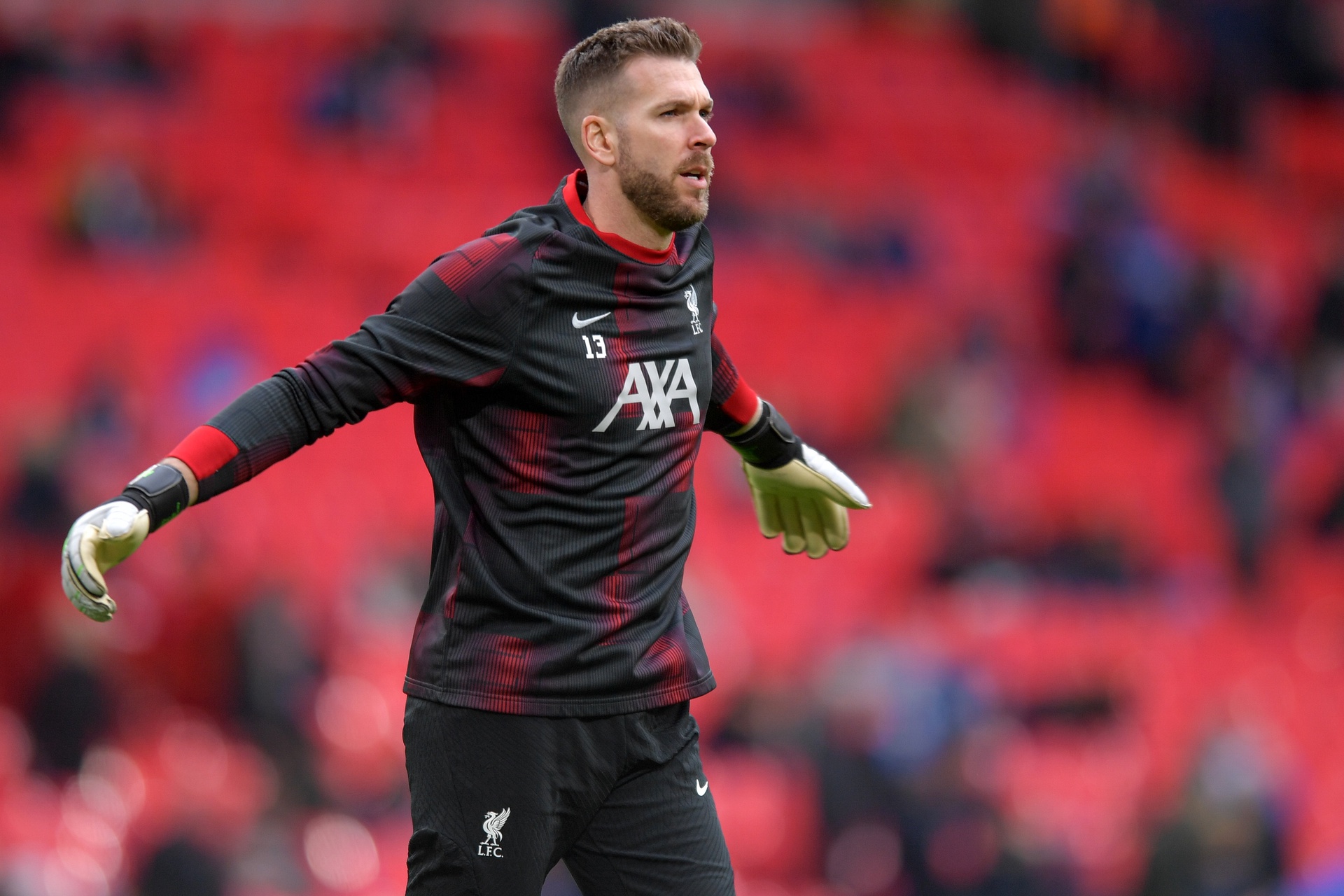 Adrian tilbys ny avtale – Ti spillere bekreftes ut dørene | Arkiv