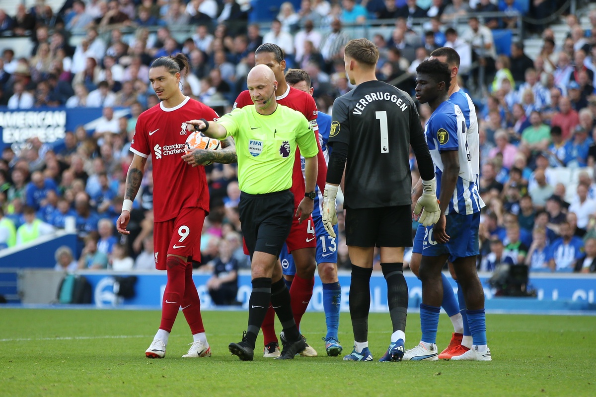 Flypiloter hjelper Premier League-dommerne med VAR-kommunikasjonen | Arkiv