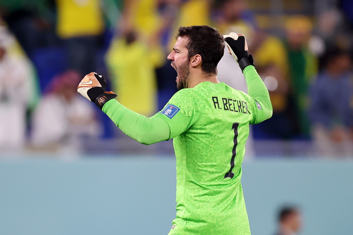 Alisson var strålende da Brasil lekte seg til kvartfinale | Arkiv