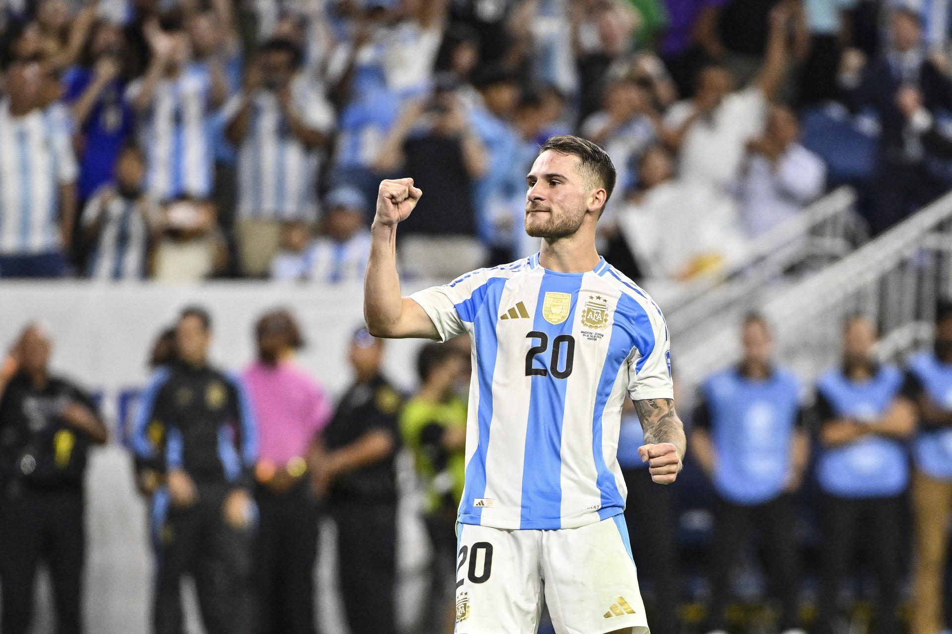 Mac Allister med assist og straffescoring da Argentina holdt på å gå på ...