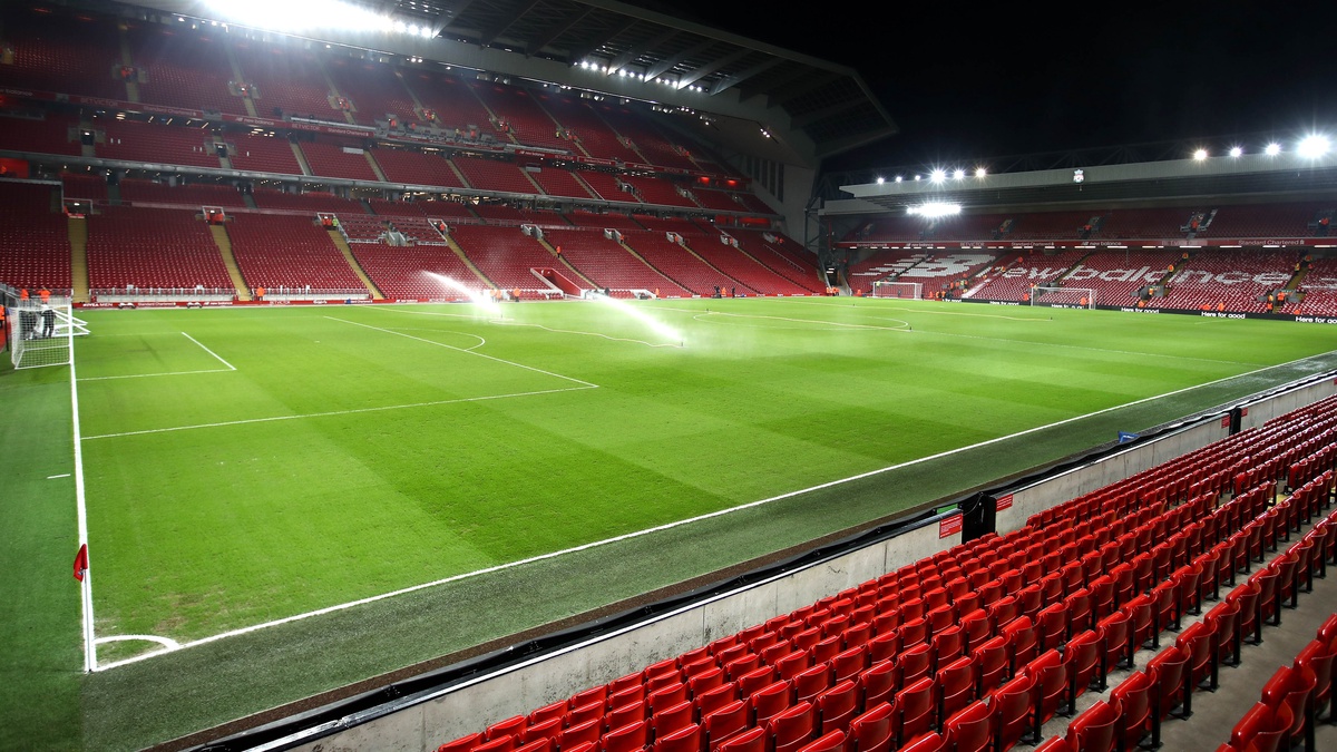 Får endelig ny gressmatte | Arkiv