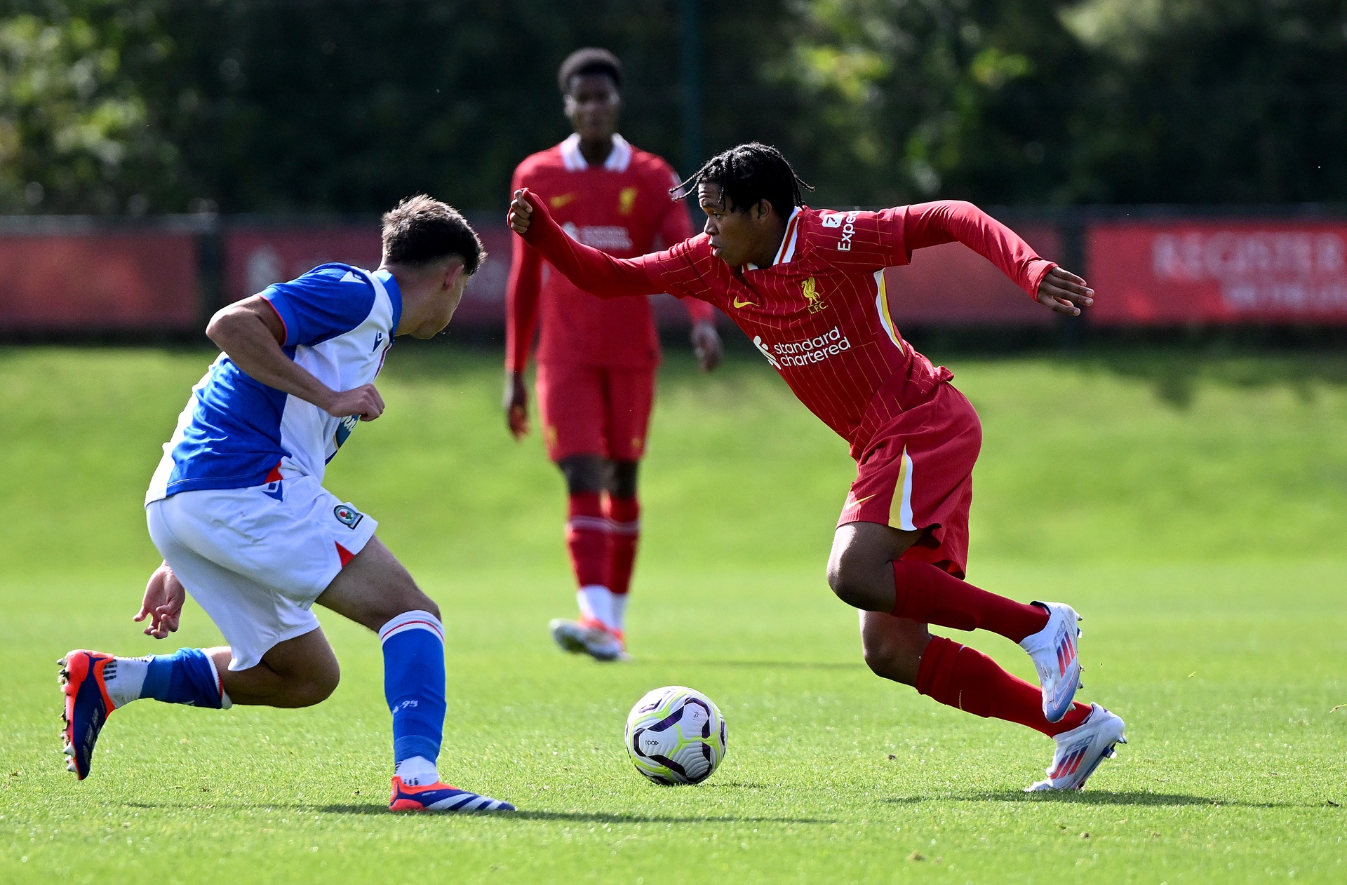 Ngumoha fikk sin debut da U18-laget tapte igjen | Liverpool FC Supporters Club Norway