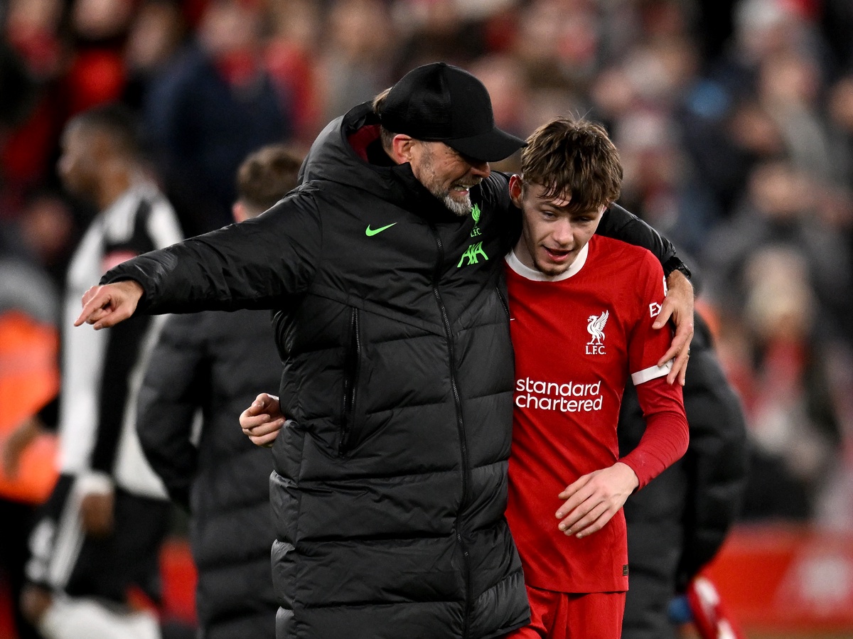 Uten sine beste kort vrengte Klopp stokken, og kom opp med noen jokere ...