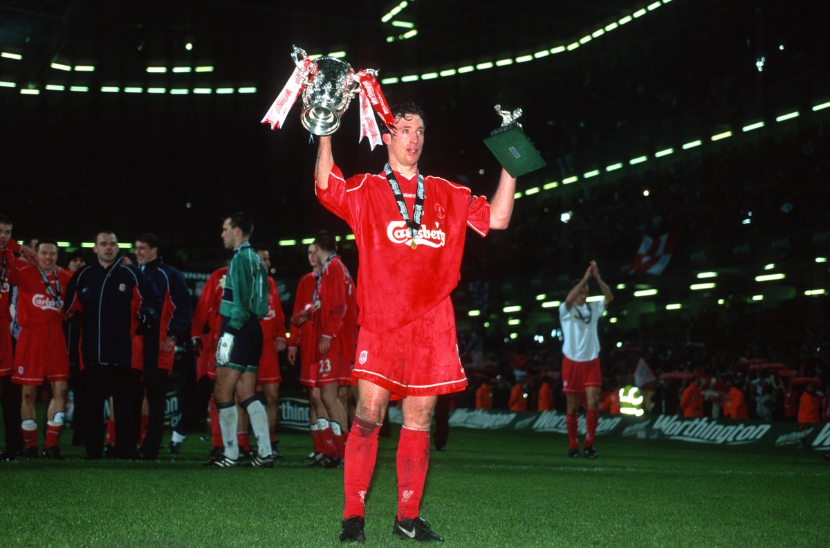 20 år siden Liverpool vant det første troféet i Houlliers treble | Arkiv
