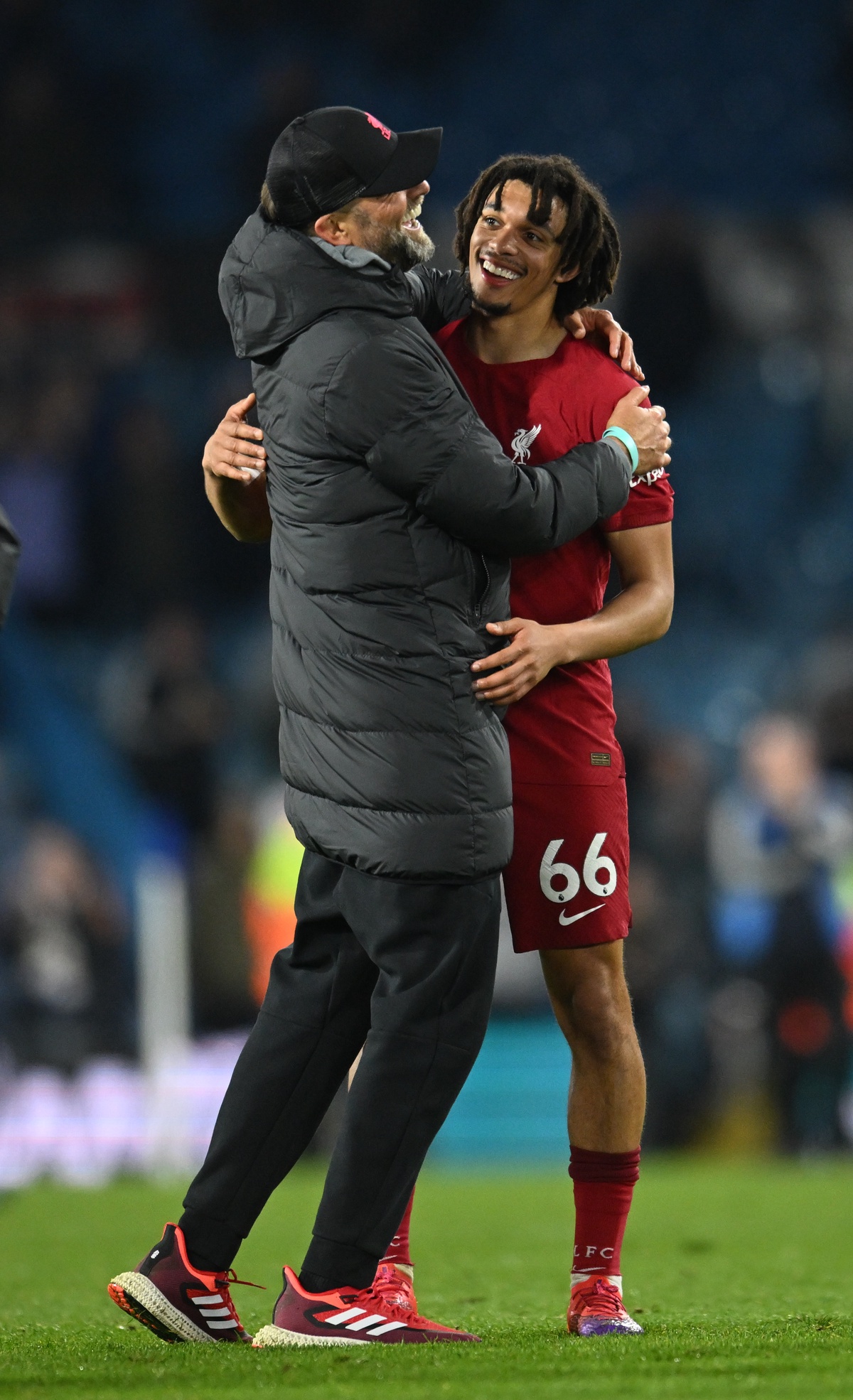 Det er kun to backer i Premier League-historien som har flere ...