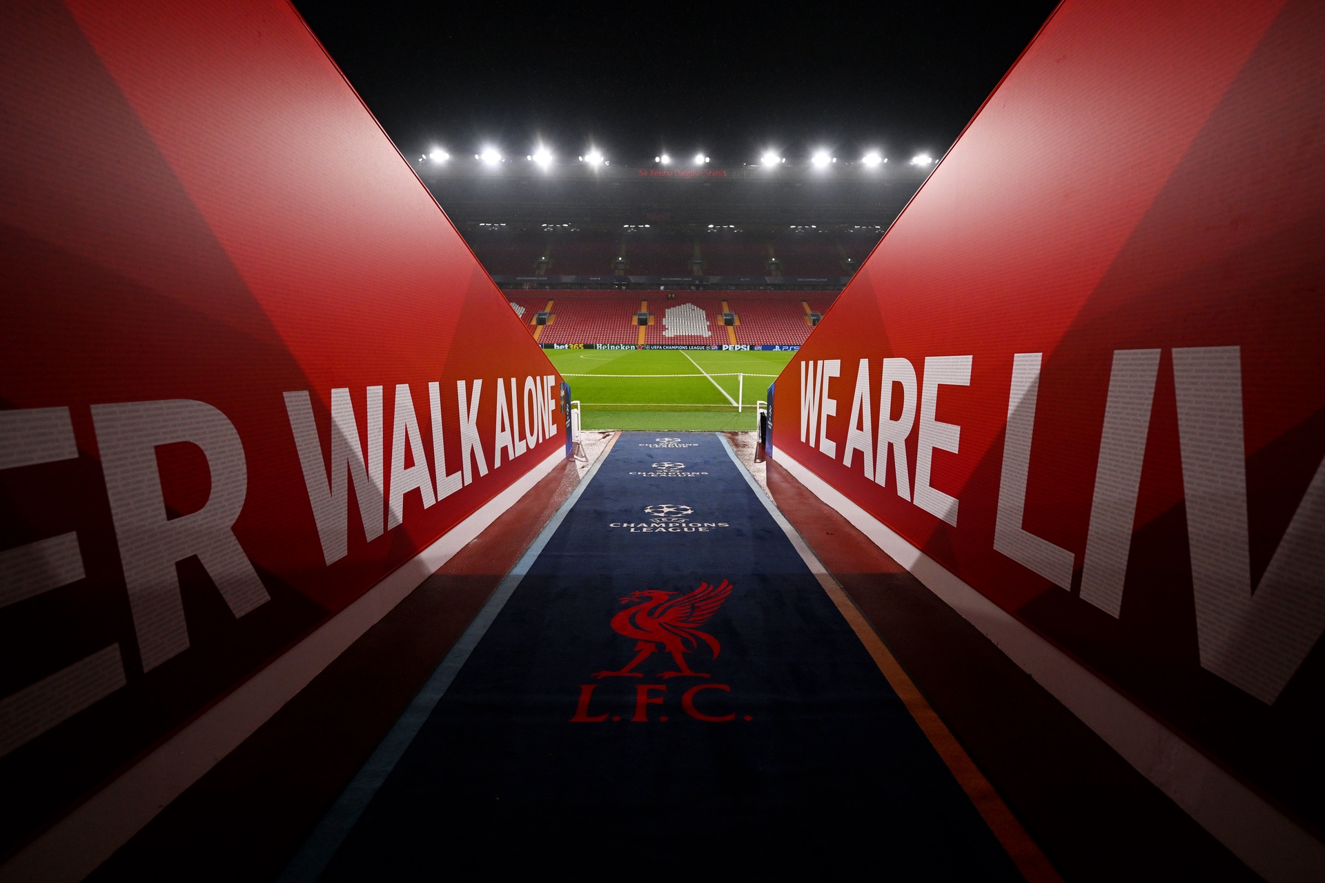 Robertson spiller midtstopper - Danns starter på topp | Arkiv