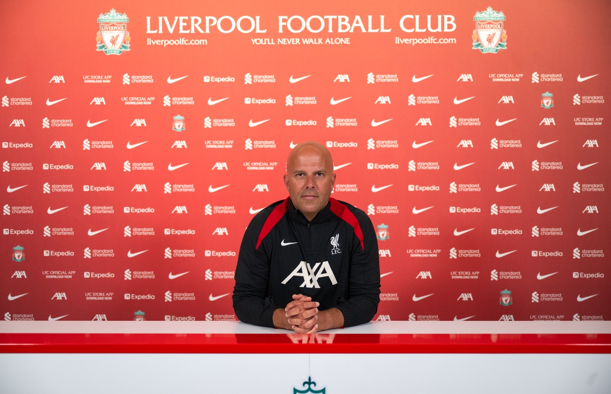 Fredag holder Arne Slot sin første pressekonferanse som Liverpool ...