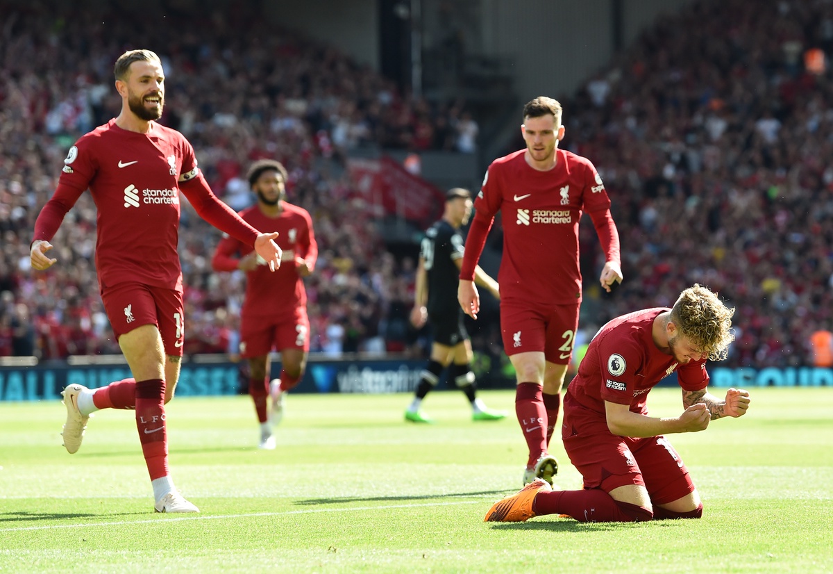 Bestemoren døde for noen dager siden, og Harvey tok til tårene i ...