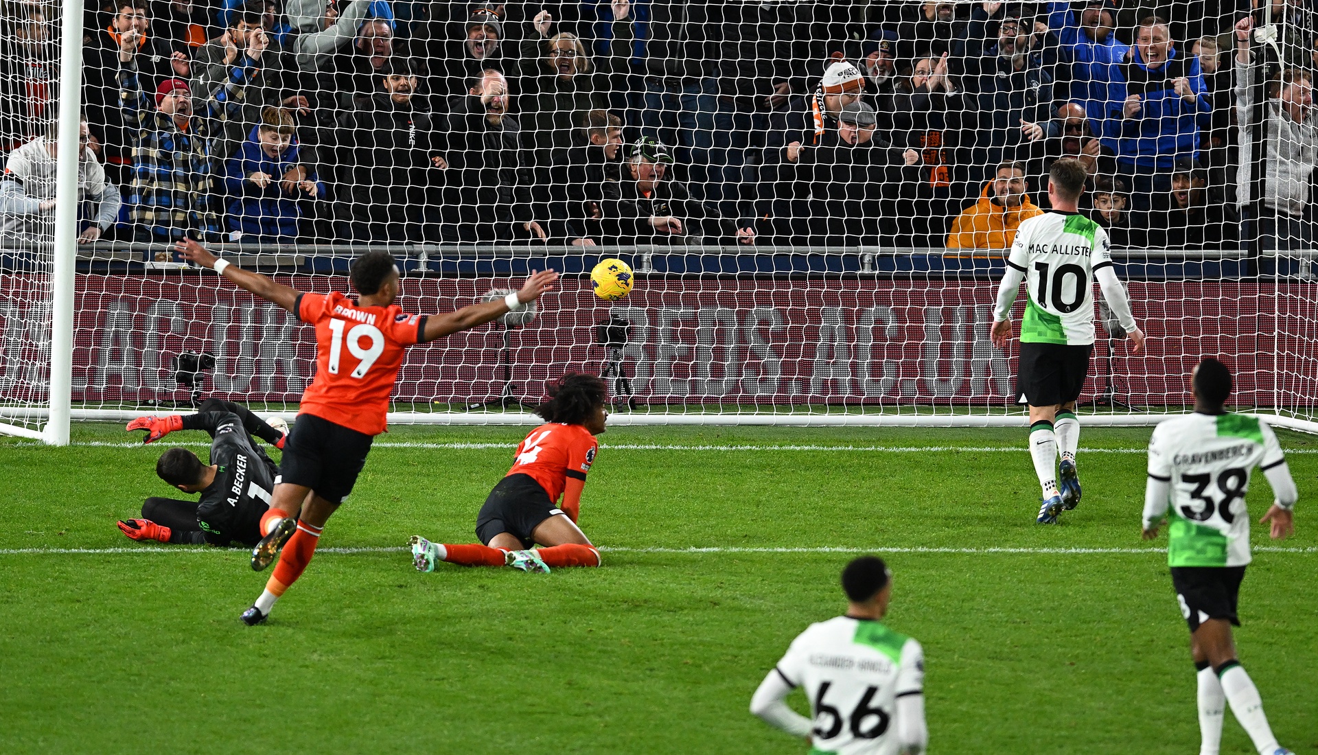 Frykter skader på «farlig» gressmatte | Arkiv