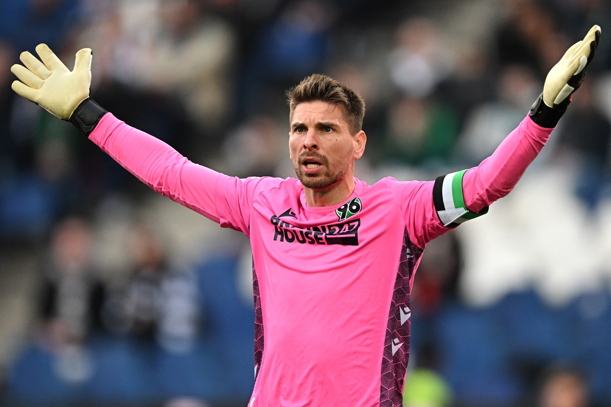 «Liverpool har kontaktet Ron-Robert Zieler» | Arkiv