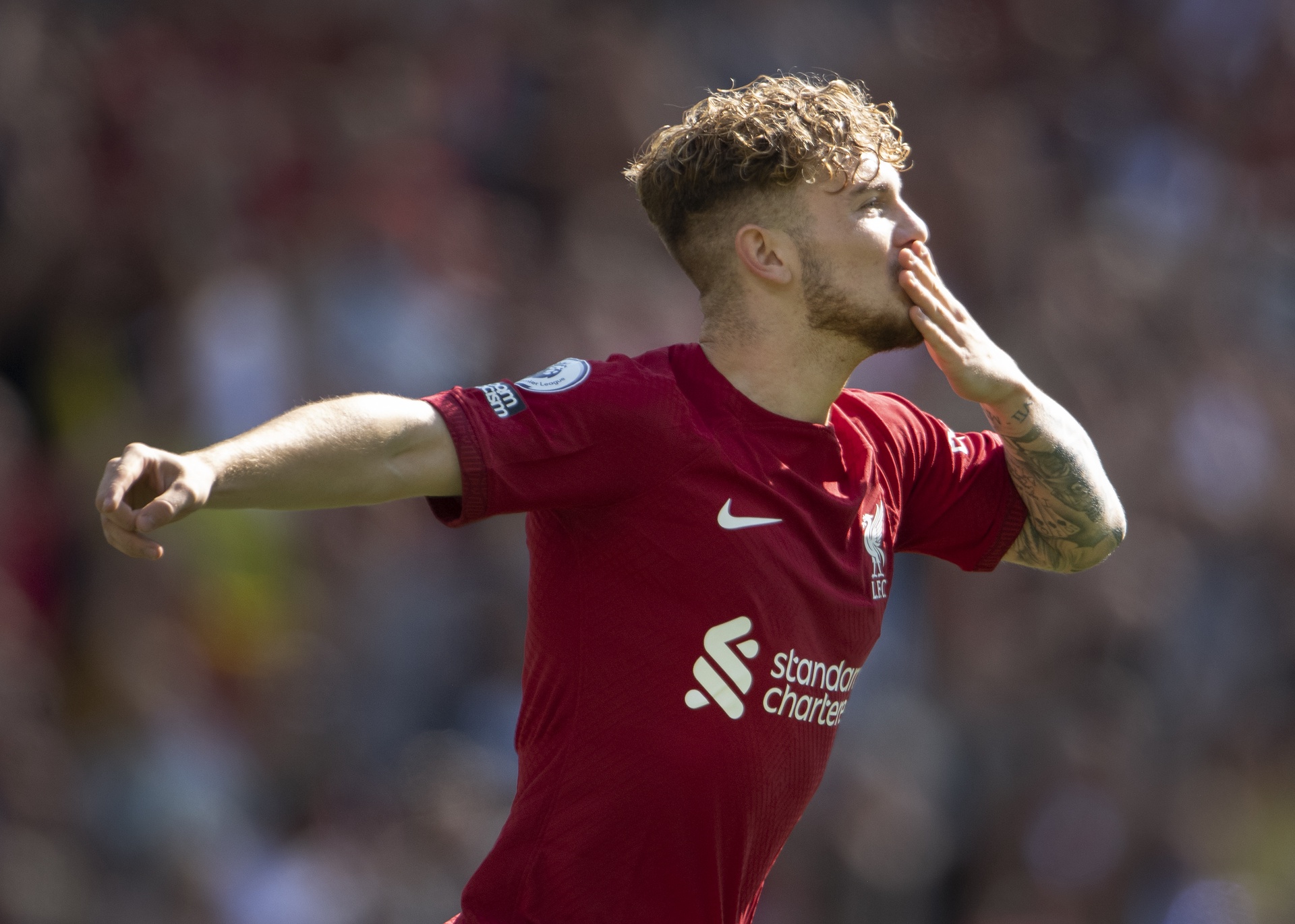 Bestemoren døde for noen dager siden, og Harvey tok til tårene i ...