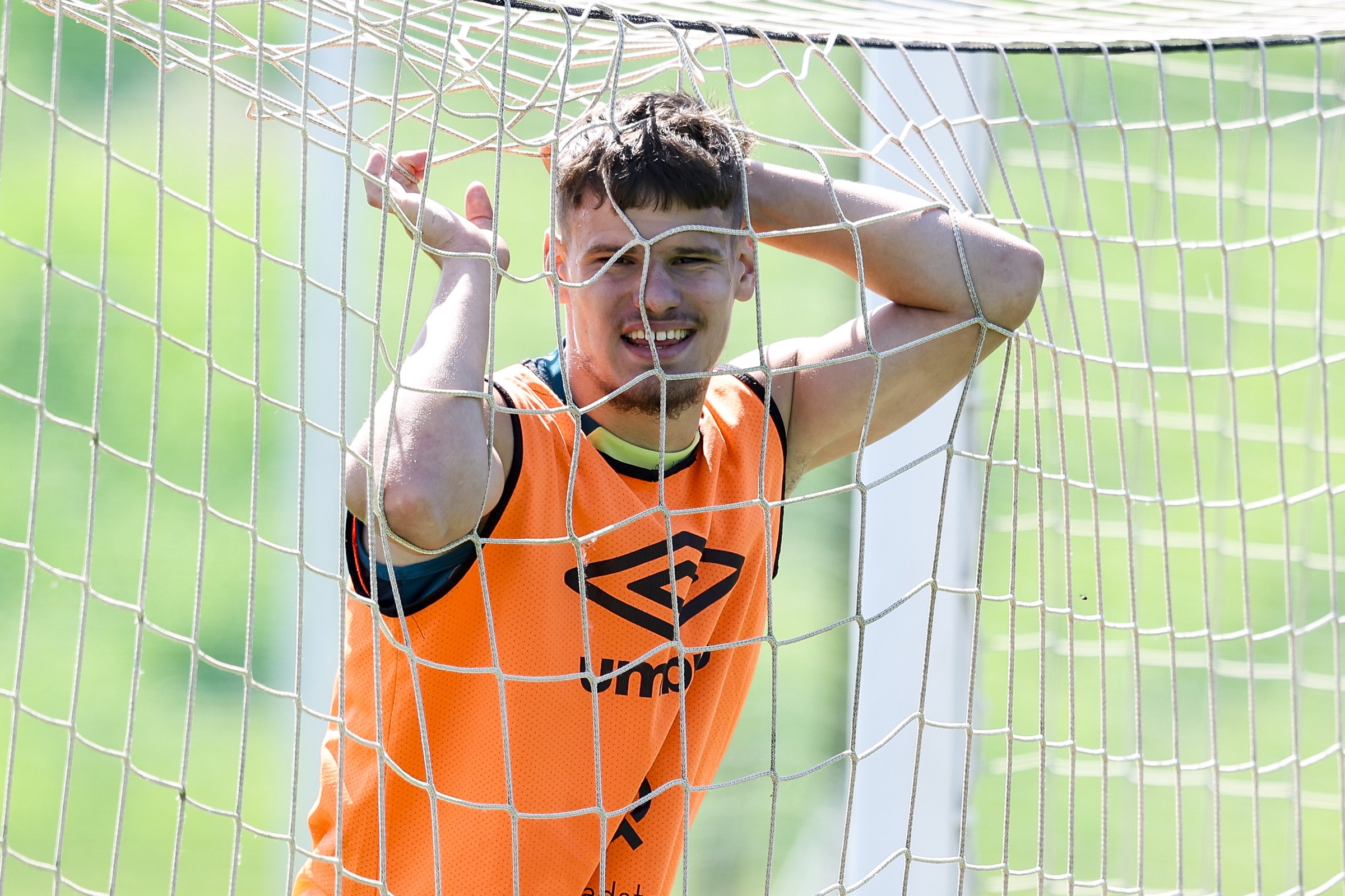 «Liverpool leder racet, og Kerkez er veldig interessert i overgangen ...