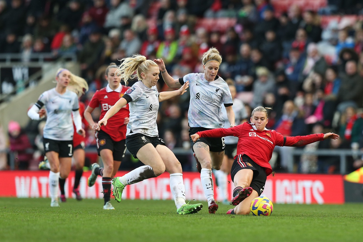 Fikk rundjuling av rivalene | Arkiv