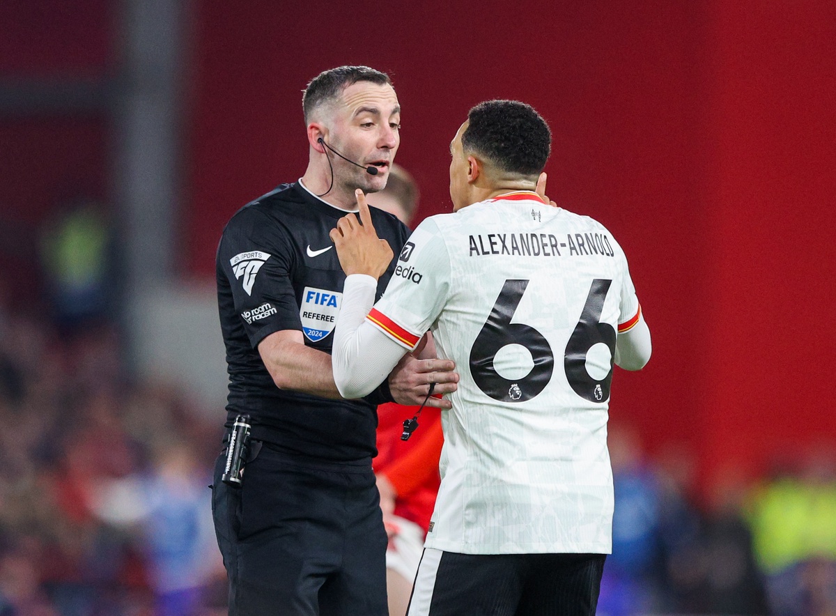 Kavanagh dømmer i midtuken | Liverpool FC Supporters Club Norway