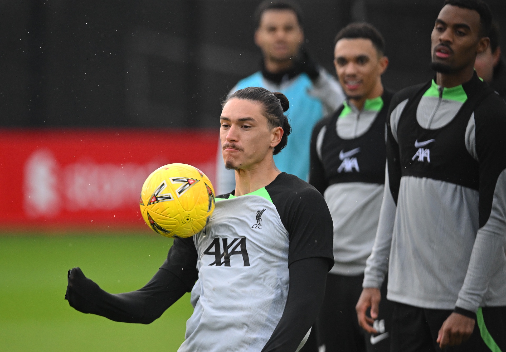 Robertson løp og trente med ball | Arkiv